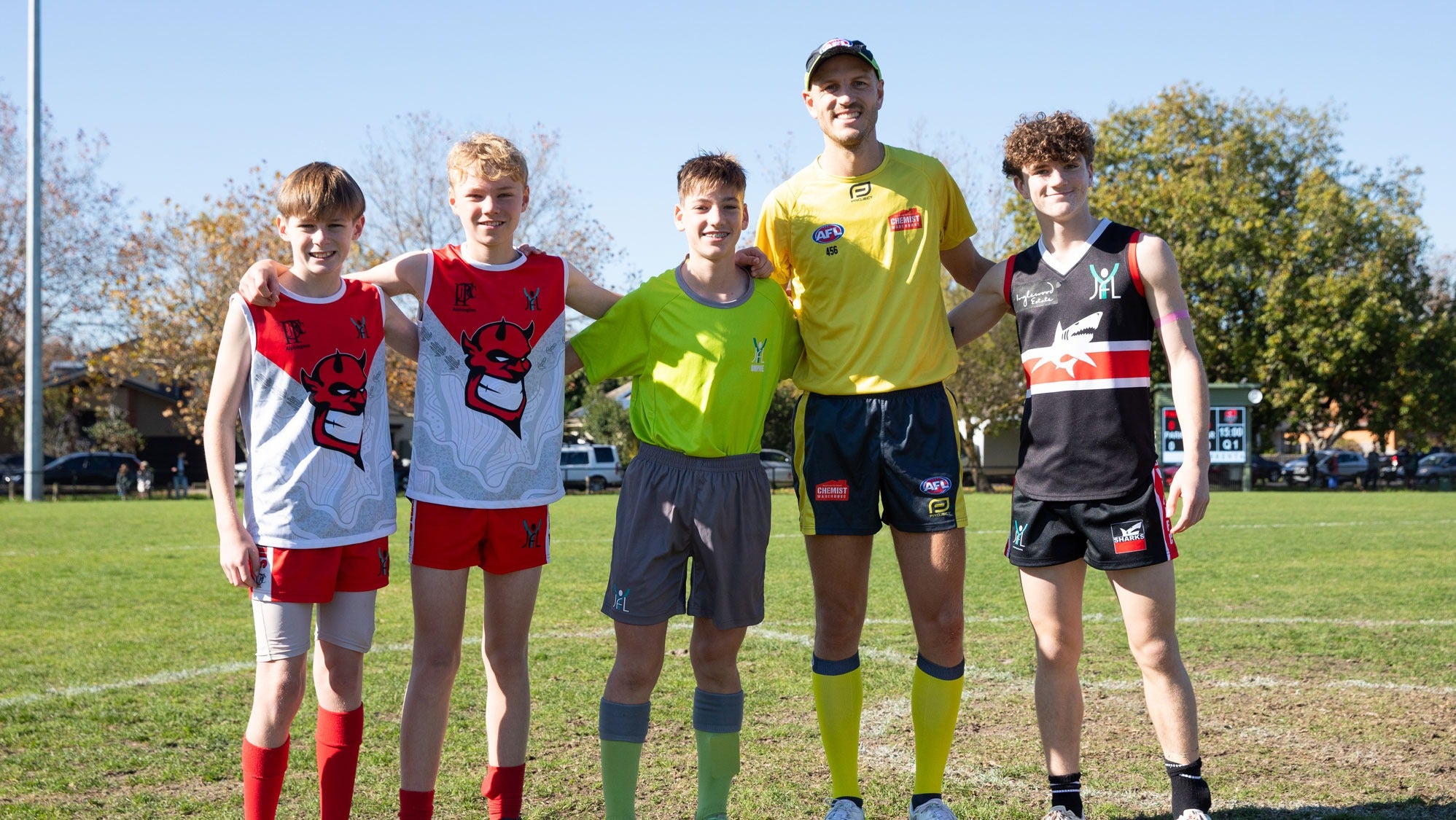 AFL umpires give back to local footy - Play AFL